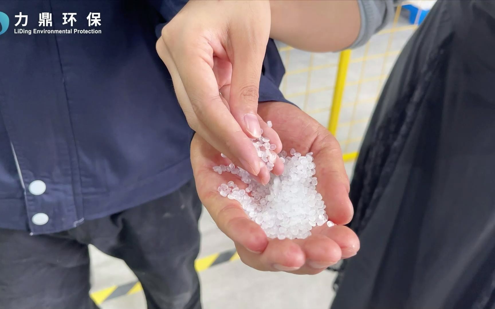 力鼎PP缠绕罐原材料曝光!食品级原材料竟然长这样!