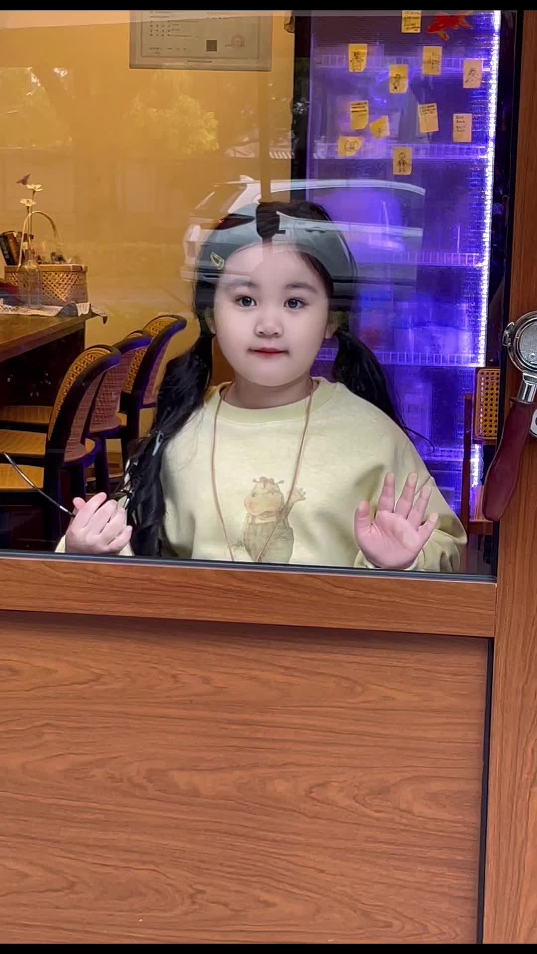 虽然她小小的 但是她是我情绪的疏导者 是我细碎生活里的一道光我没...