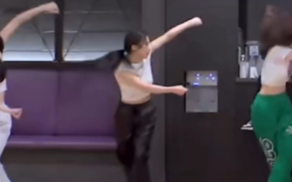 ...还有练习室你说什么没有表情管理?觉得用蛮力跳舞的你不妨去了解...