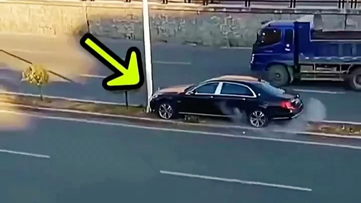 拉仇恨的路灯