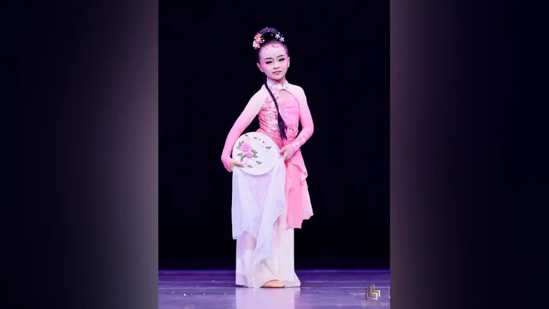 少儿中国舞独舞 美卷入画舞蹈 舞蹈比赛 古典舞的美