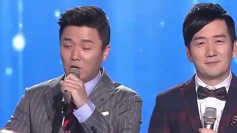 筷子兄弟《小苹果》一夜走红,各行业也的人都在传唱,旋律太洗脑