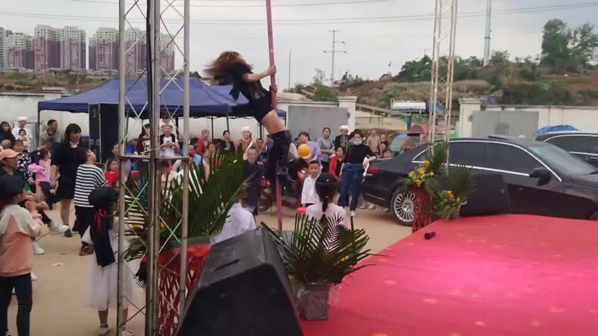 钢管舞美女,还不错