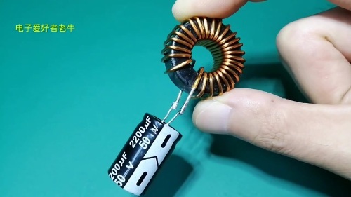 实验把电感和电容并联在一起会振荡起来吗