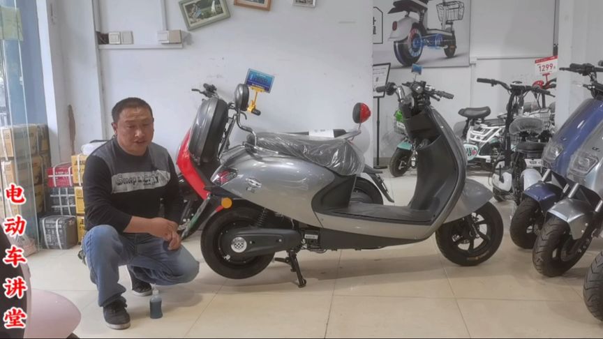 网友问自己的电动车,为什么没有加电机油,别人电动车加油了!