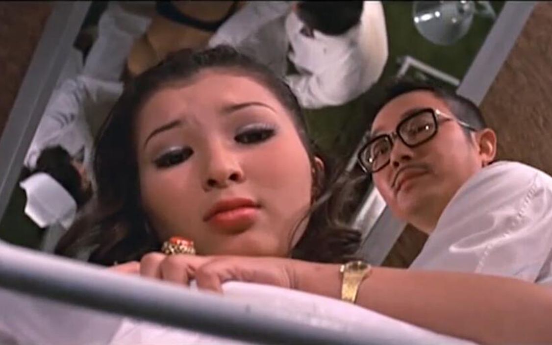 【老电影故事】漂亮女子身体健康,却每天找医生打针暗送秋波,有这...