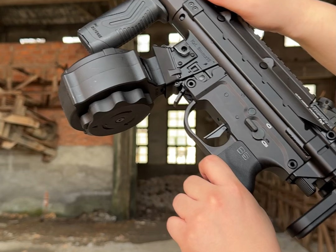 MP5的众多造型里这款UTG版本是你最喜欢的吗?