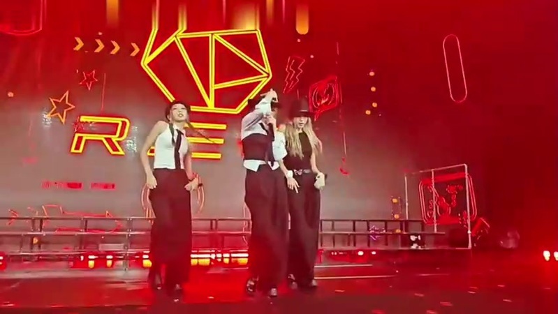 李雨林&彭湘蕊&李芊语3人特别舞台《uptownfunk》街舞震感超强!...