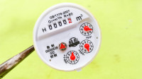 原来水表里面是这些东西,难怪水表转得快,老电工一点办法也没有