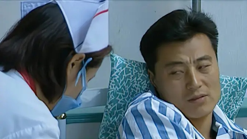 绝不放过你:黑老大要起疑心,卧底却不愿退出,为此把亲爹拉出来