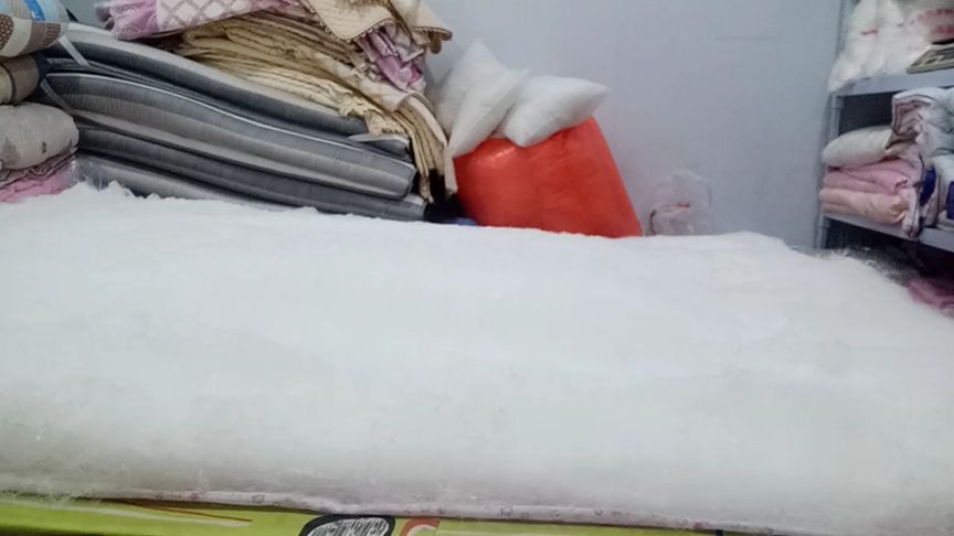 纯手工蚕丝被的制作过程。