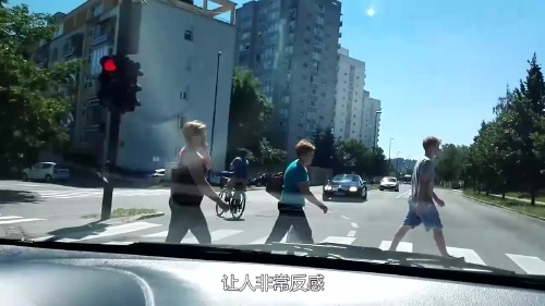 不可思议的智能红绿灯,斑马线瞬间动态变化,行人安全成倍提升的背后...