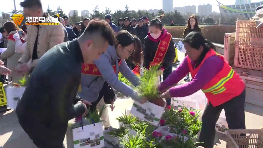 潍坊园林管理处在市区人民广场开展了爱绿护绿集中宣传活动
