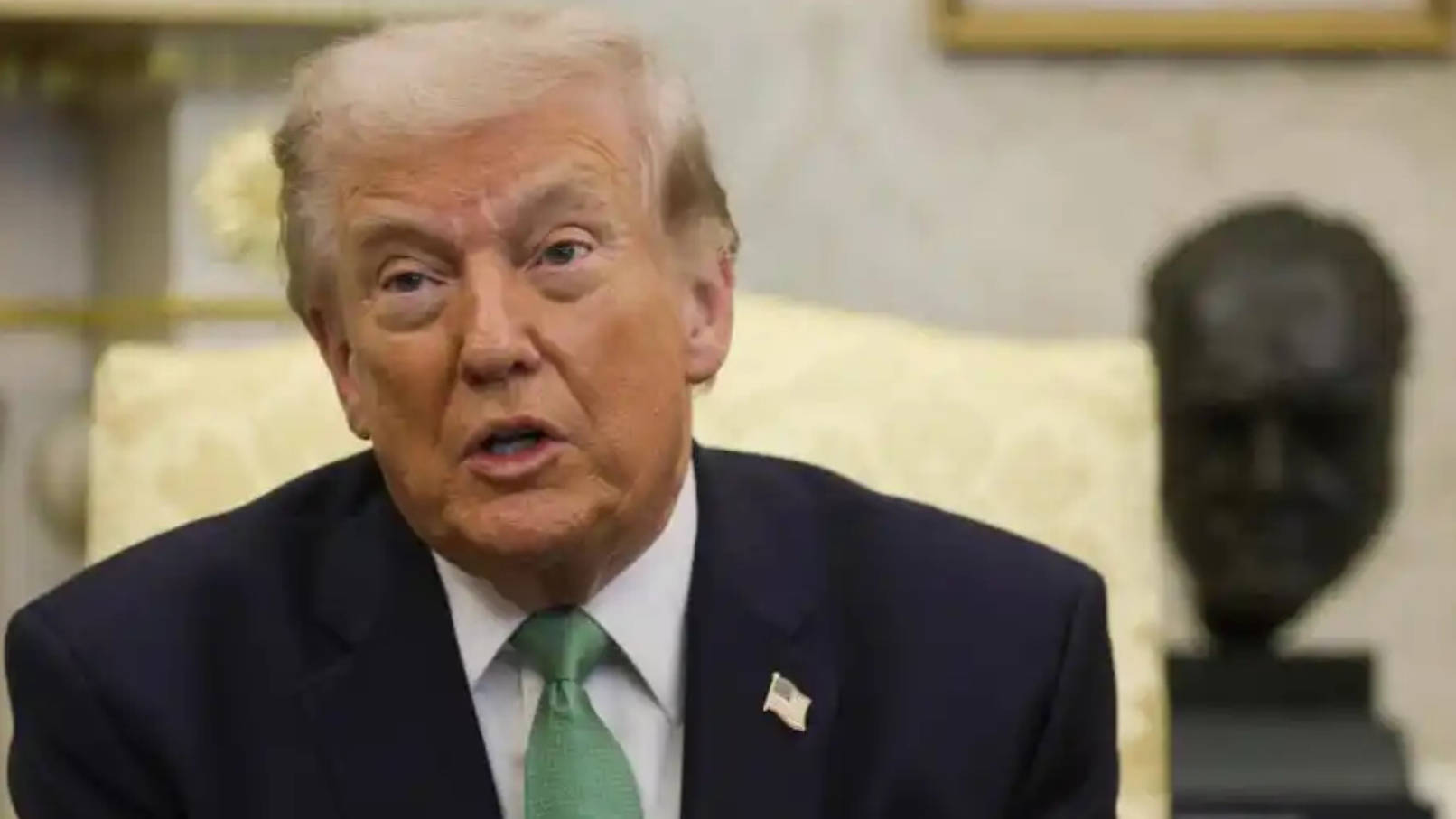 特朗普借短剧嘲讽英国首相,剧中斯塔默因担心接到其电话而焦虑不安