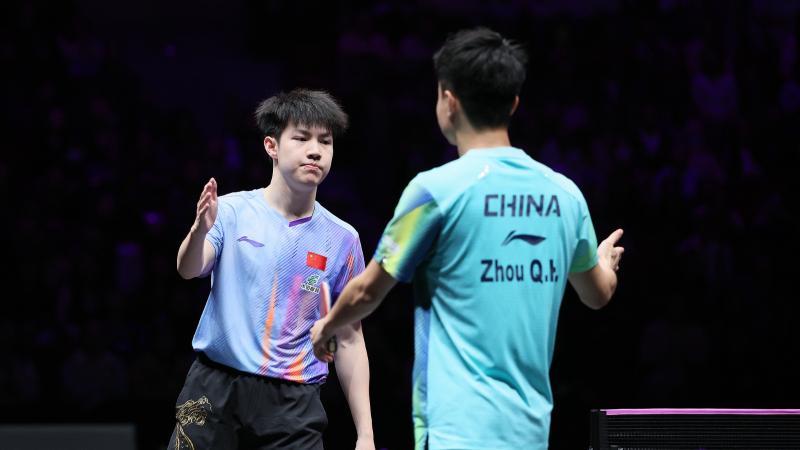 [乒乓球]WTT重庆冠军赛男单第一轮:周启豪VS黄友政 集锦