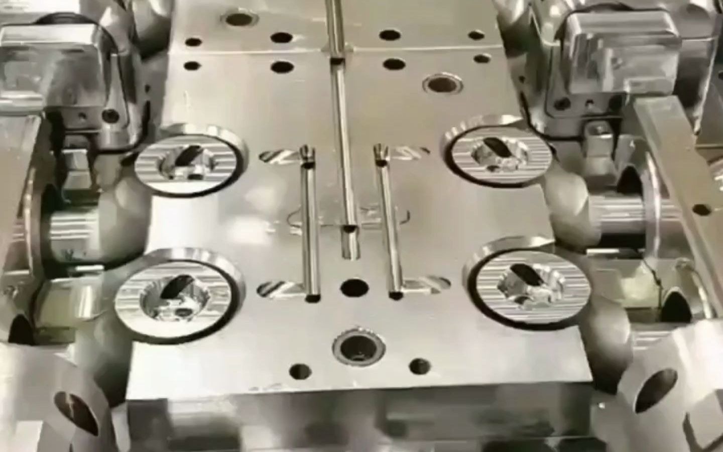 经典90°弯管抽芯结构,清晰的开模动作你看懂了吗?