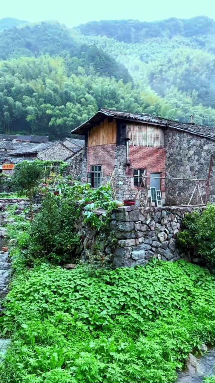 旅游:美丽乡村 #被群山环抱的村落是世外桃源