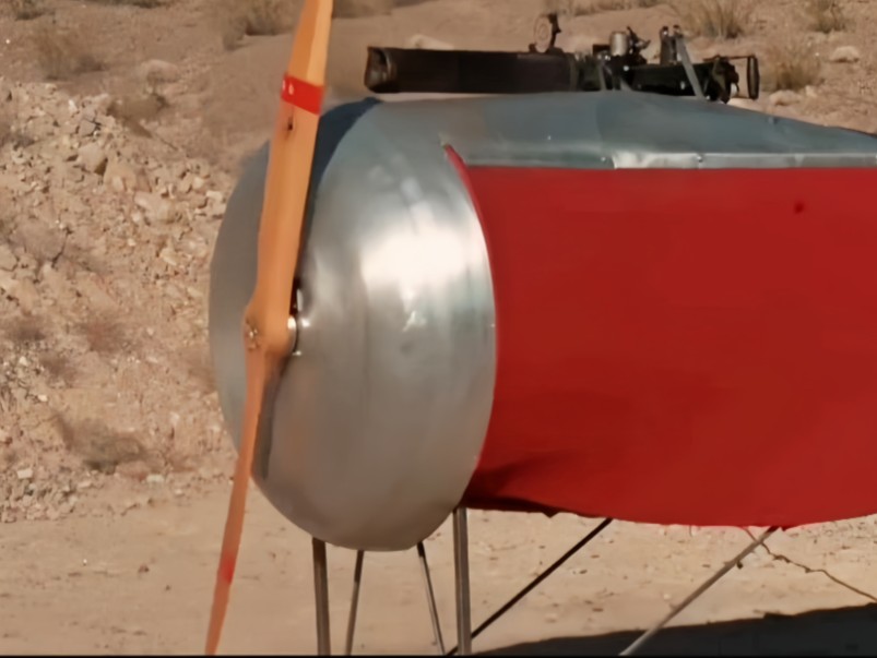 无论飞机子弹怎么射击都不可能击中飞机螺旋桨