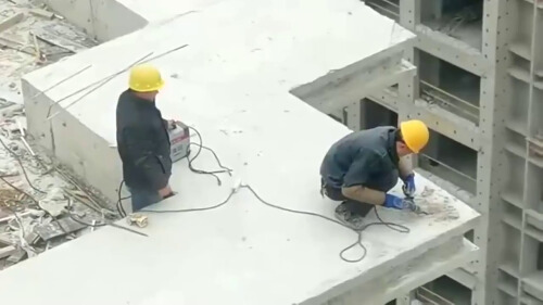 高空作业不绑安全带,太没有安全知识了!