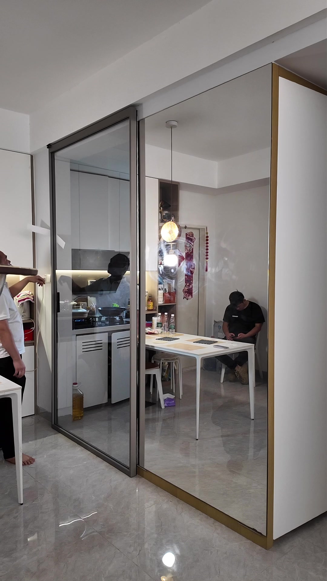 无轨推拉门安装 上下都不需要轨道的推拉门,超大门扇带止摆功能 双...