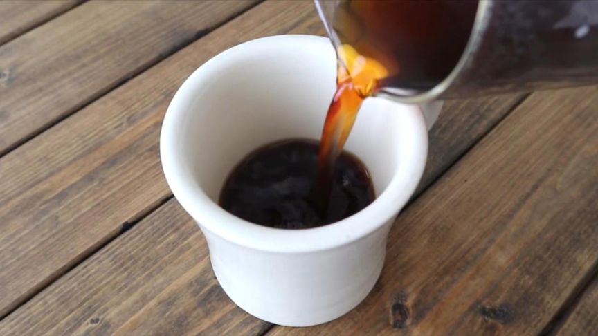 日本小哥哥煮的咖啡真好喝 冲煮方法新颖且器具很美