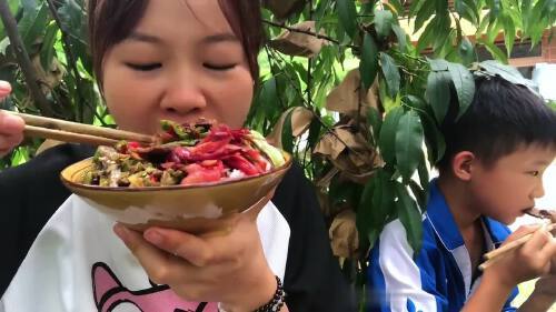 烟火灶台最馋人!农村家常菜开饭瞬间,简单美味治愈你的胃