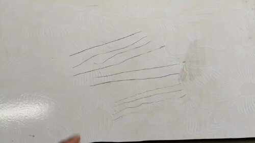 瓷砖地板砖有了划痕该怎么处理?别着急换新的,教你1分钟修复好