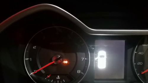 汽车钥匙没电了如何启动车辆?如何更换电池?太简单,手把手教你