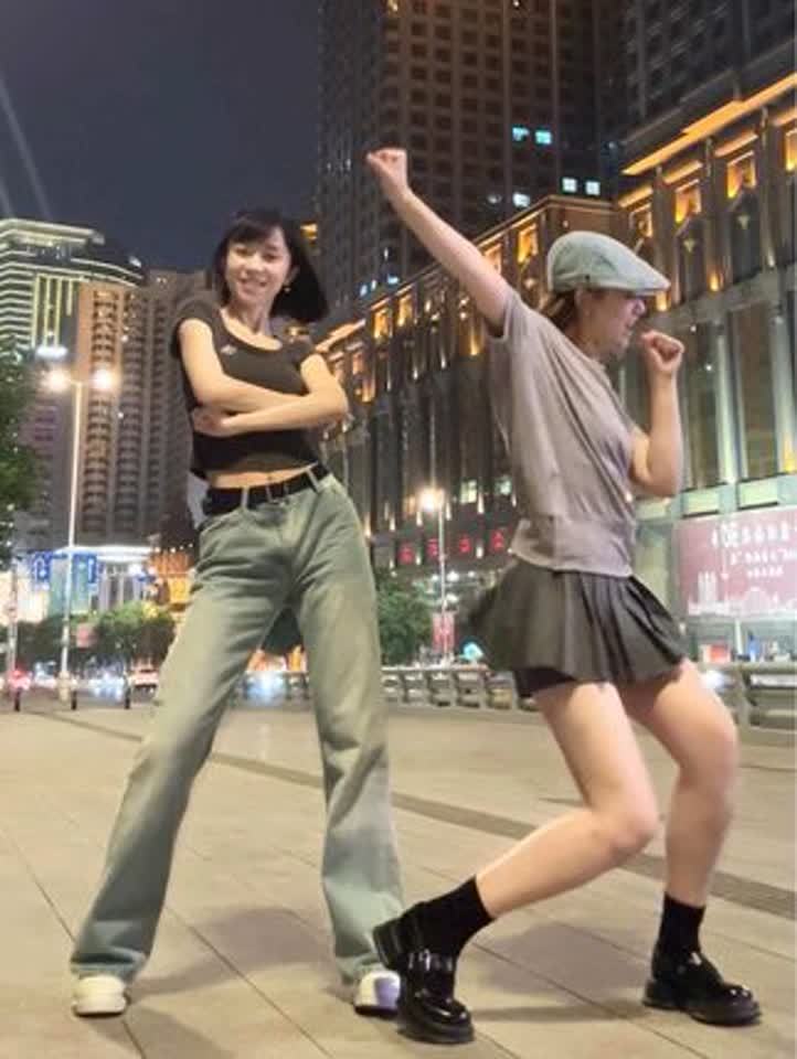 ...双人版教学来咯,希望能为特殊孩子们提供疗愈课堂~#很忙舞蹈挑战 ...