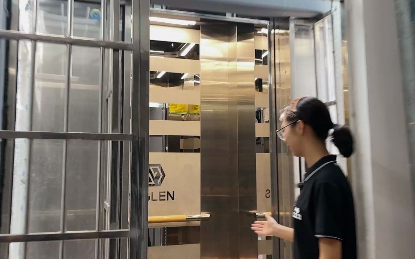 肇庆旧楼安装电梯的好处是什么?安装电梯的资金怎么筹集?辛格林电梯...