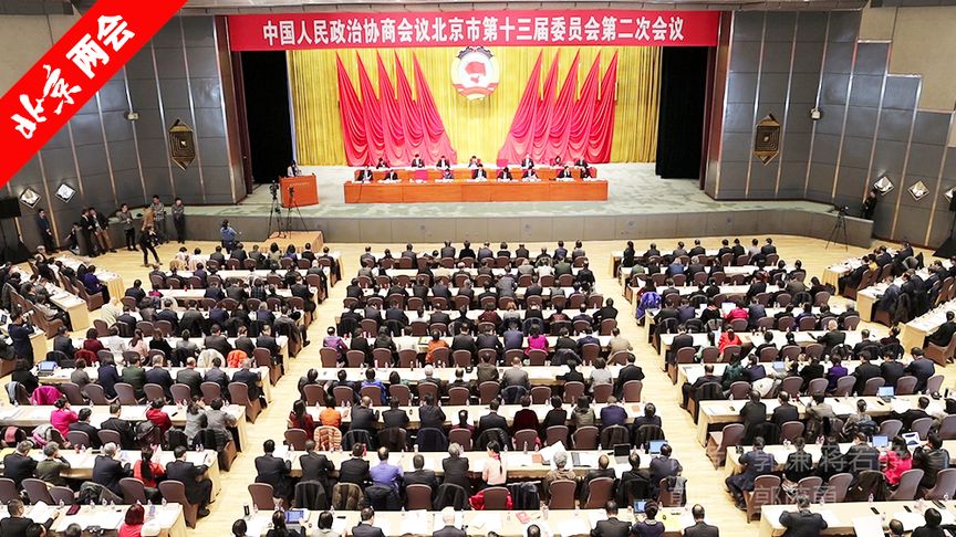 市政协十三届二次会议举行大会发言 18位委员建言献策