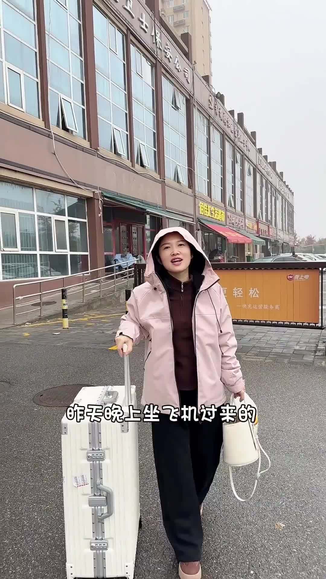 姐妹们,土味宝妈来西安了,主要是来西安国际展览会看产品哦,每次都是...