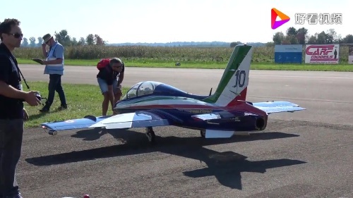 大号涡轮喷气飞机航模飞行演示,性能之佳让人惊叹不已!