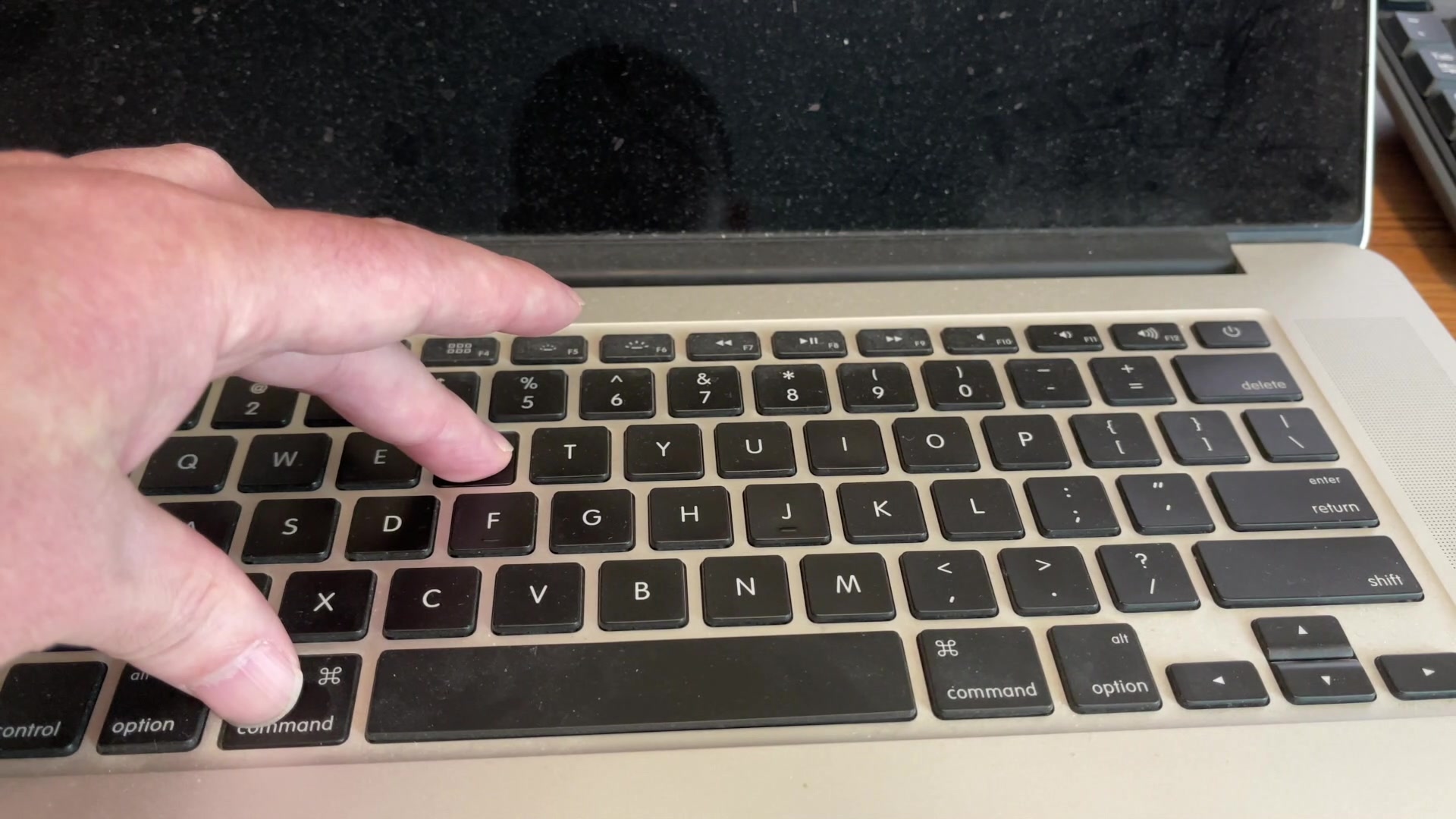 Mac book pro系统出现问题后,如何重新装Mac os 系统