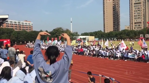 学校运动会的高甜时刻太好了都是令人羡慕的爱情啊!