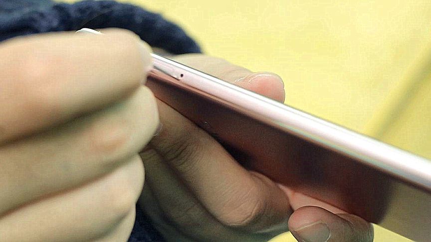 在手机上插一个回形针,聪明又省钱,还有人不懂怎么回事,涨知识