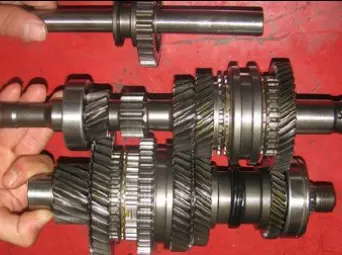 手动变速箱结构原理1-两轴和三轴式手动变速箱齿轮传动规律分析