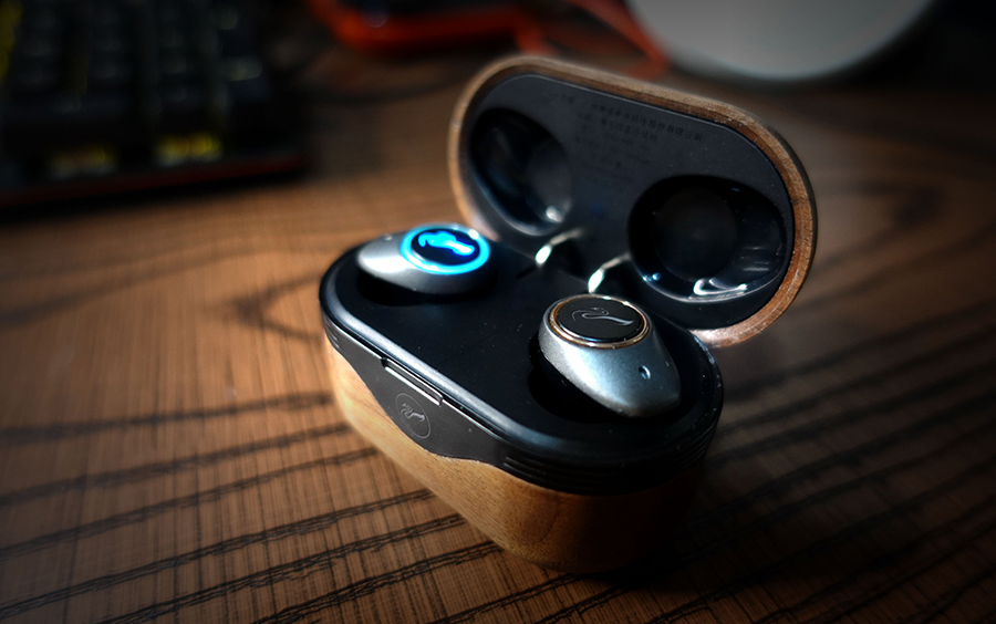 惠威AW-76真无线蓝牙耳机:6MM动圈单元 黑胡桃木充电仓 上手即盘