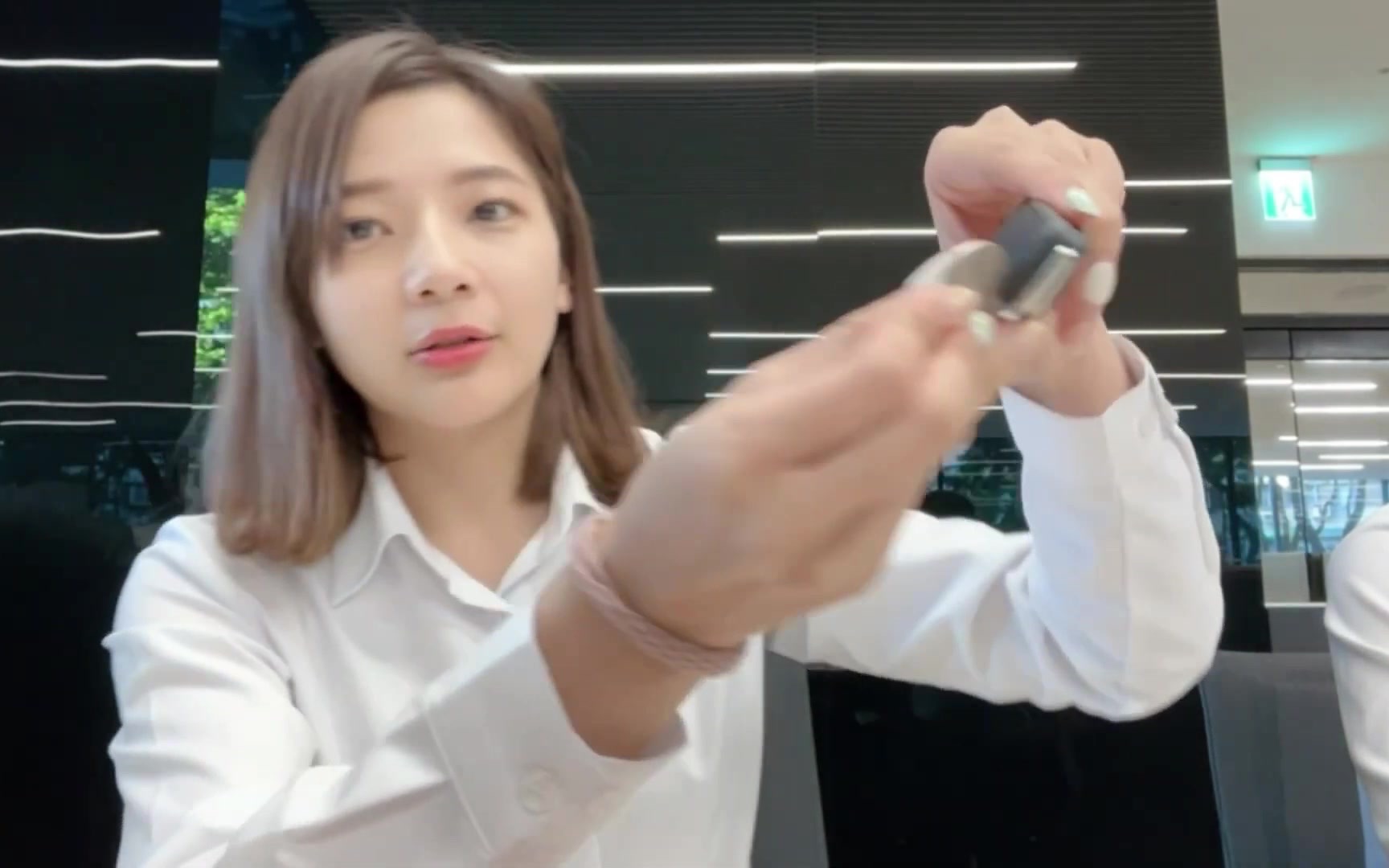 软妹教你如何更换奥迪车钥匙电池,先收藏!以后用得上。