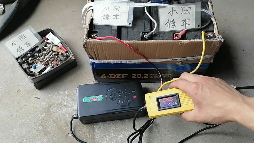 自动关机充电器充满电后的电流变化,电流慢慢变小直至无输出关机