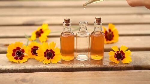 告别痘痘干燥失眠!这几种精油让你一夜回春超神奇