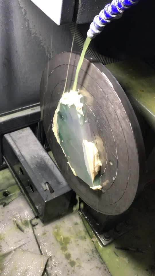 缅甸翡翠线切原石,最精准保料的切割方法