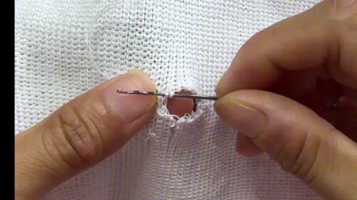 衣服破洞织补法大全 关注我每天分享生活小妙招