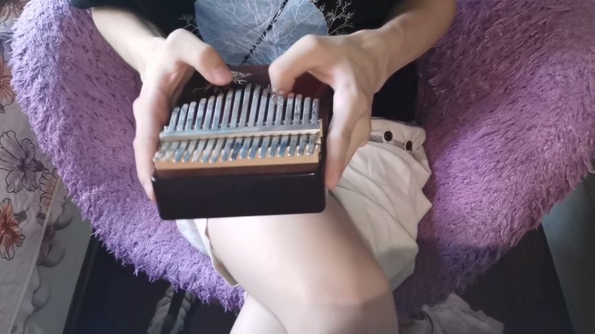 一首简单的拇指琴送给大家,哈哈哈,快来猜猜是什么歌