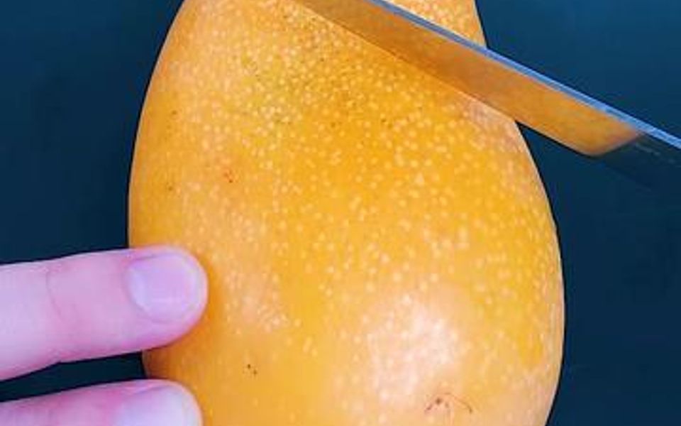 小的芒果更适合这种吃法