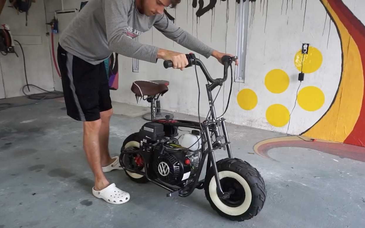 外国小伙演绎如何用11分钟打造一台volkspod微型摩托车