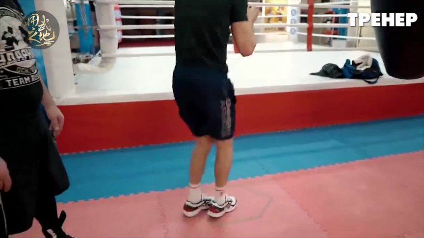步伐移动最基本的训练,练好这个,才能在打架的时候少挨打!