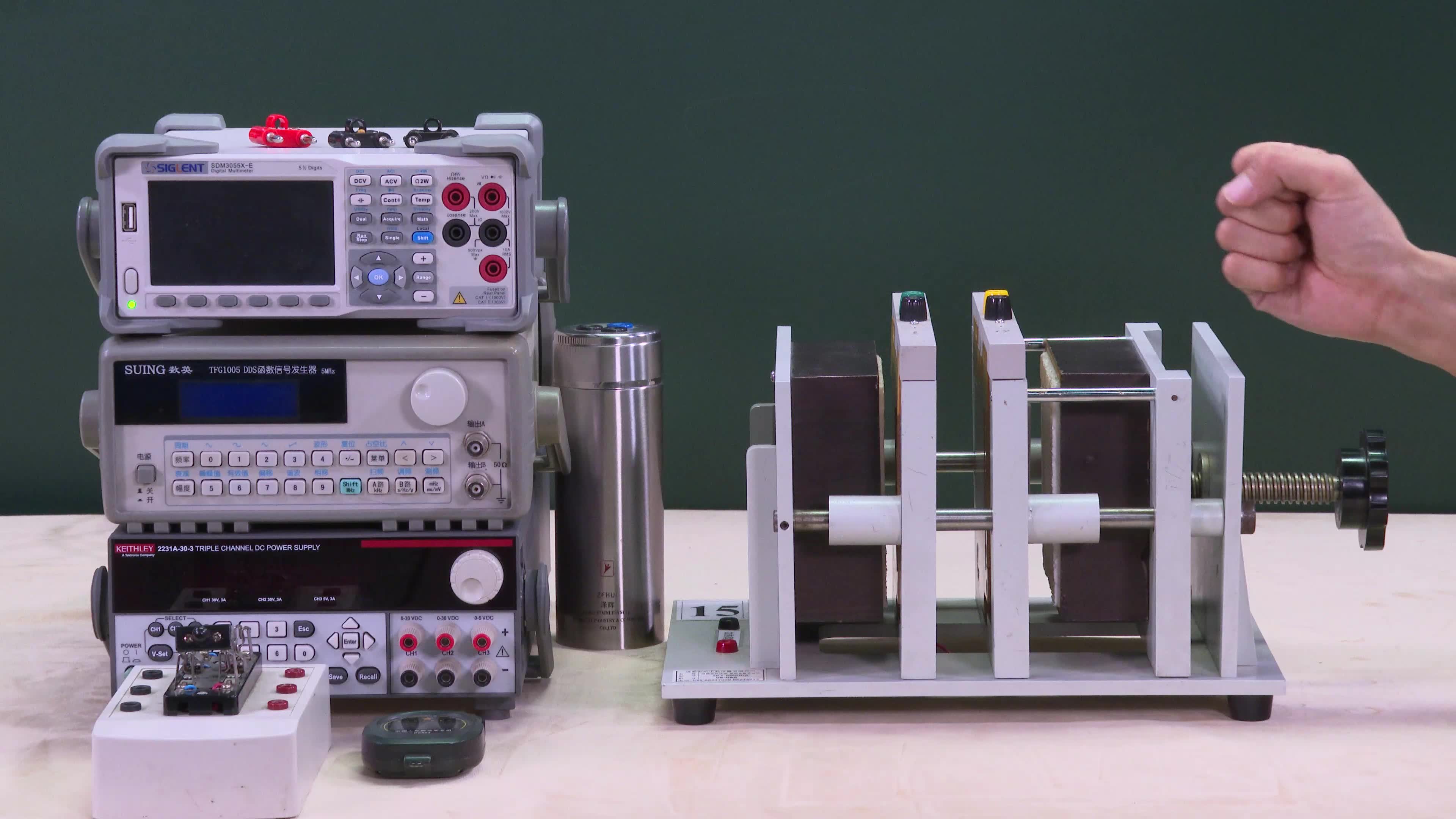 准稳态法测量不良导体的 导热系数和比热--仪器介绍