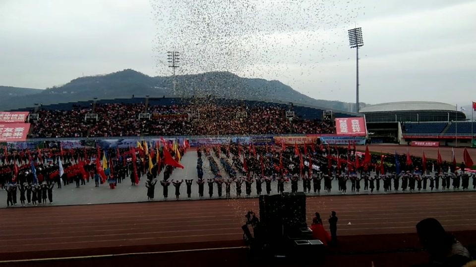 万州第五届运动会礼花绽放,运动会正式开幕!