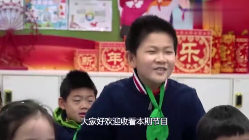 铅笔芯是如何塞进木头里的?看完生产过程,总算明白了!